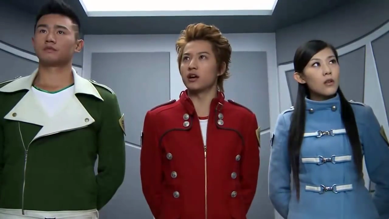 Battle Strike Team: Giant Saver (Live) | AnimeClick.it