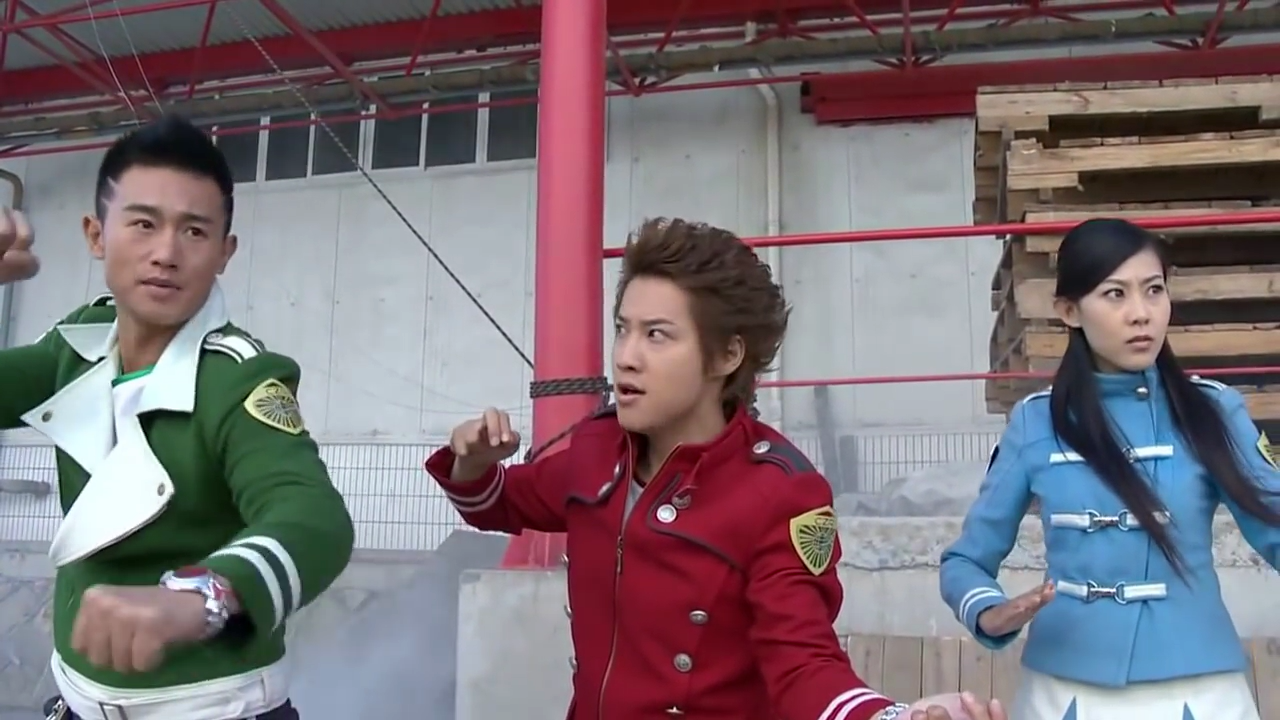 Battle Strike Team: Giant Saver (Live) | AnimeClick.it